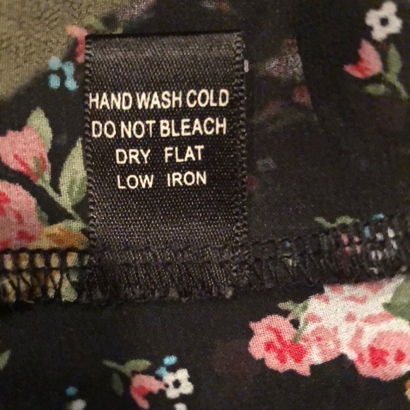 Iris Basic | Tops | Iris Basic Floral Crop Top | Poshmark